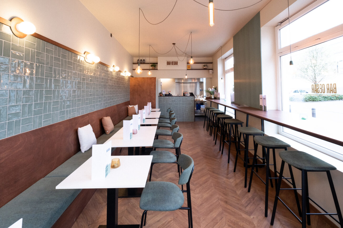 De Barbaren | Bar César